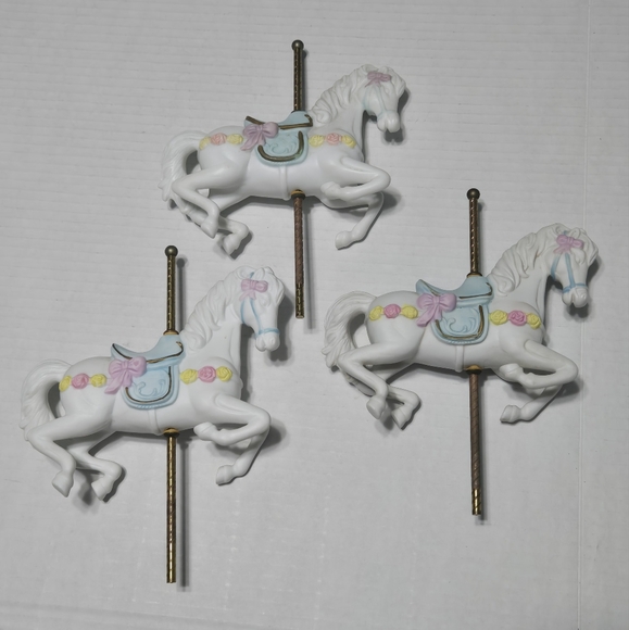 Accents | Set Of 3 Elegant White Carousel Horse Figurine | Poshmark